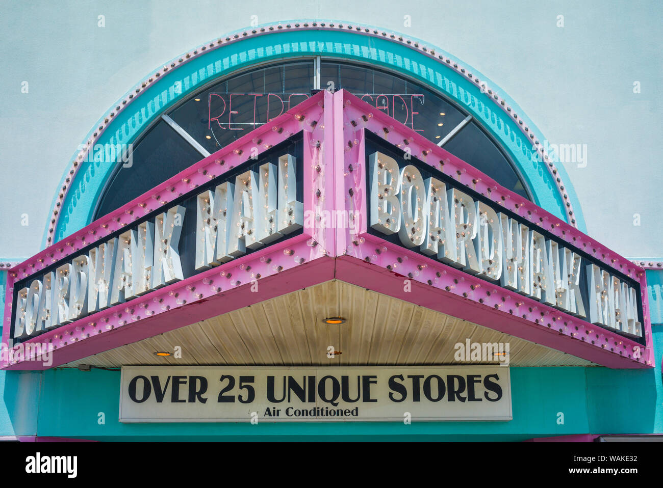 USA, New Jersey, Wildwoods. Wildwood Boardwalk Mall sign Stock Photo - Alamy