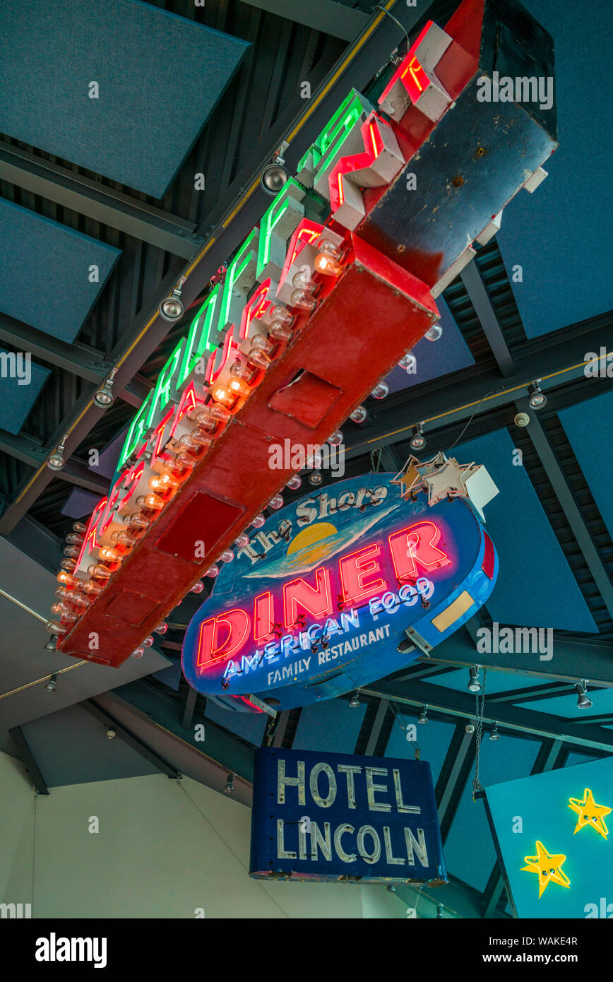 Old neon signs hi-res stock photography and images - Alamy