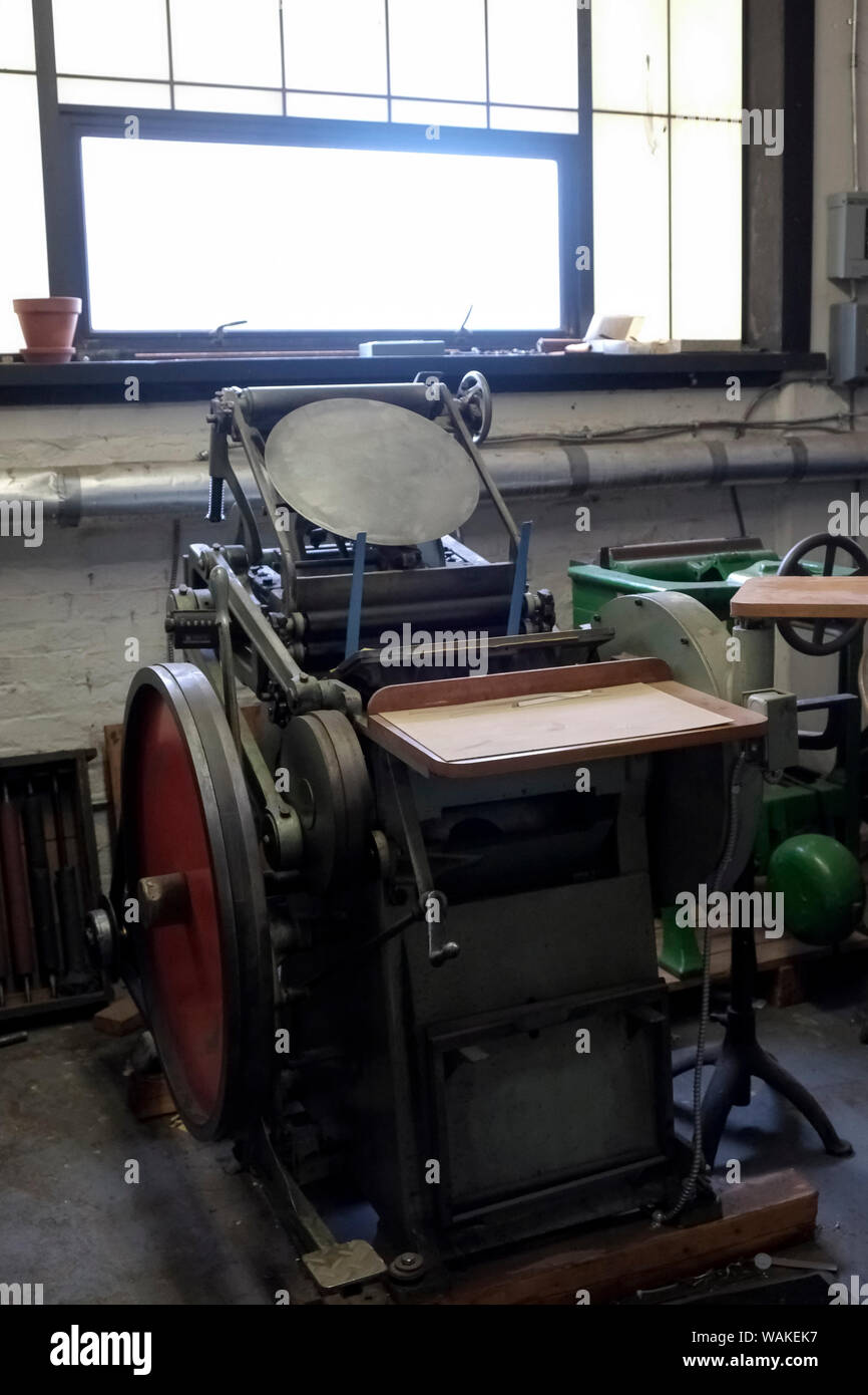 Printing press old machine hi-res stock photography and images - Alamy