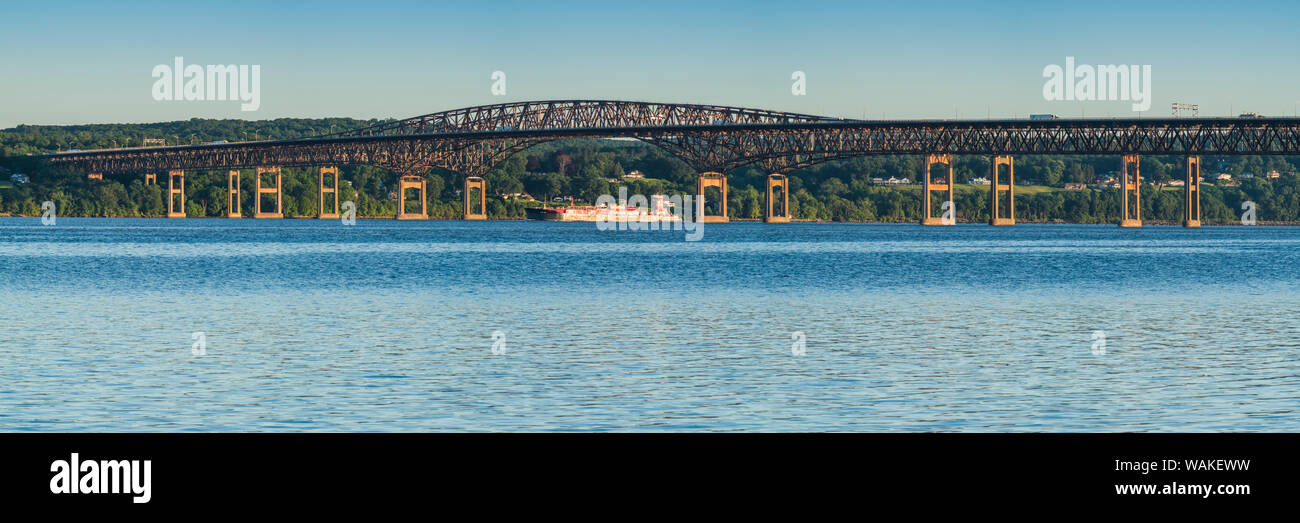 Beacon bridge over the hudson river hi-res stock photography and images ...