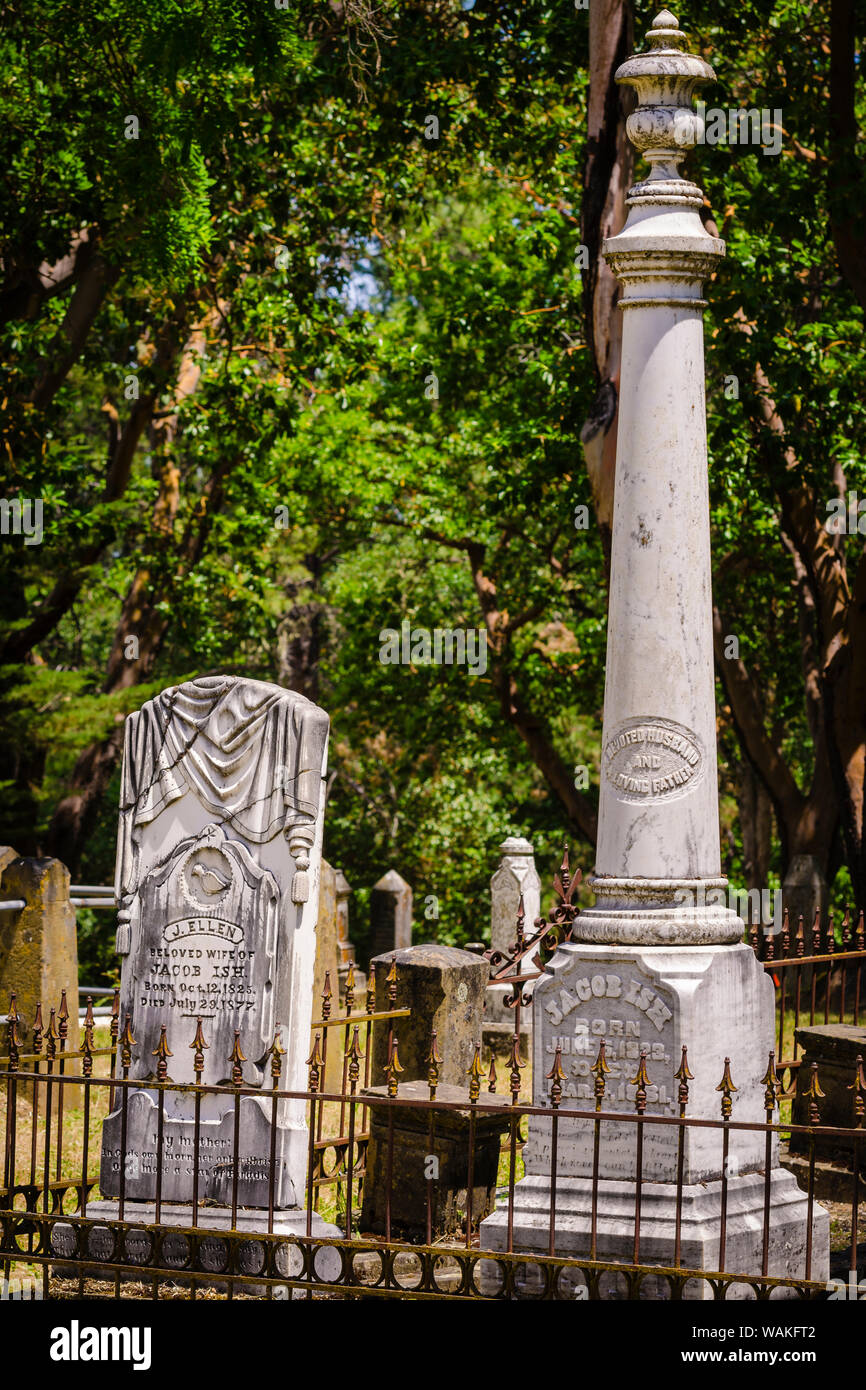 Tombstones in the Jacksonville Cemetery, Jacksonville, Oregon, USA ...