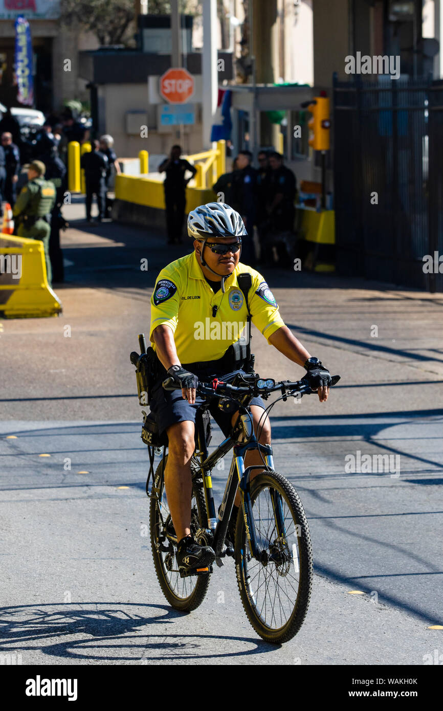 Bicycle patrol policeman. (Editorial Use Only Stock Photo - Alamy