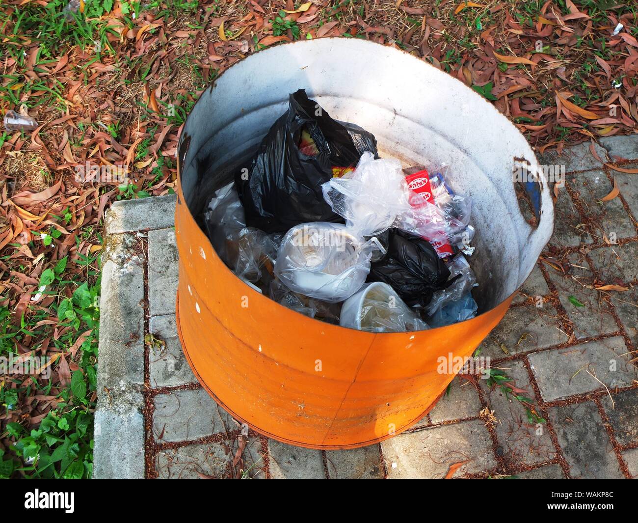 Open trash bag food waste hi-res stock photography and images - Alamy