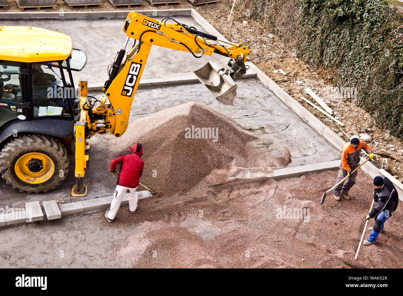 Construction workers heavy equipment hi-res stock photography and ...