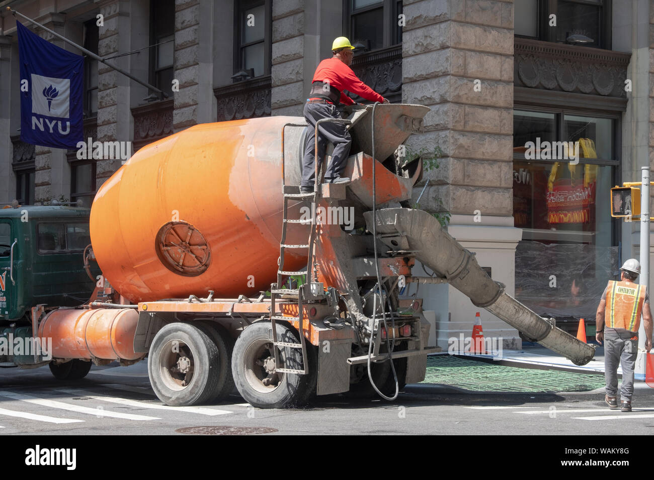 Construction crew hi-res stock photography and images - Alamy