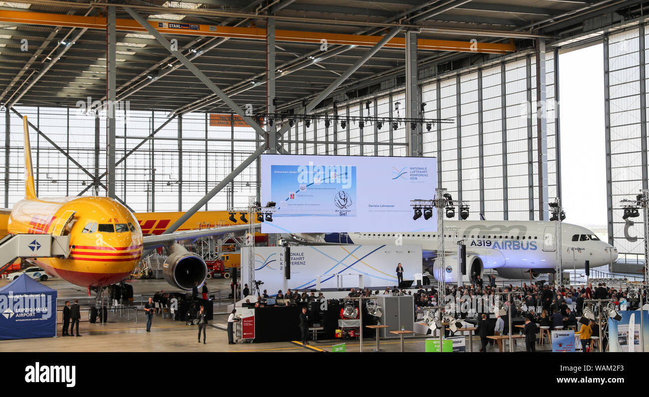 Schkeuditz, Germany. 21st Aug, 2019. Participants attend the first ...