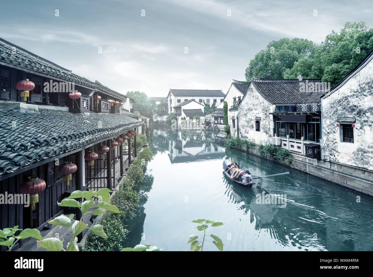 Shanghai yangtze river bridge hi-res stock photography and images - Alamy