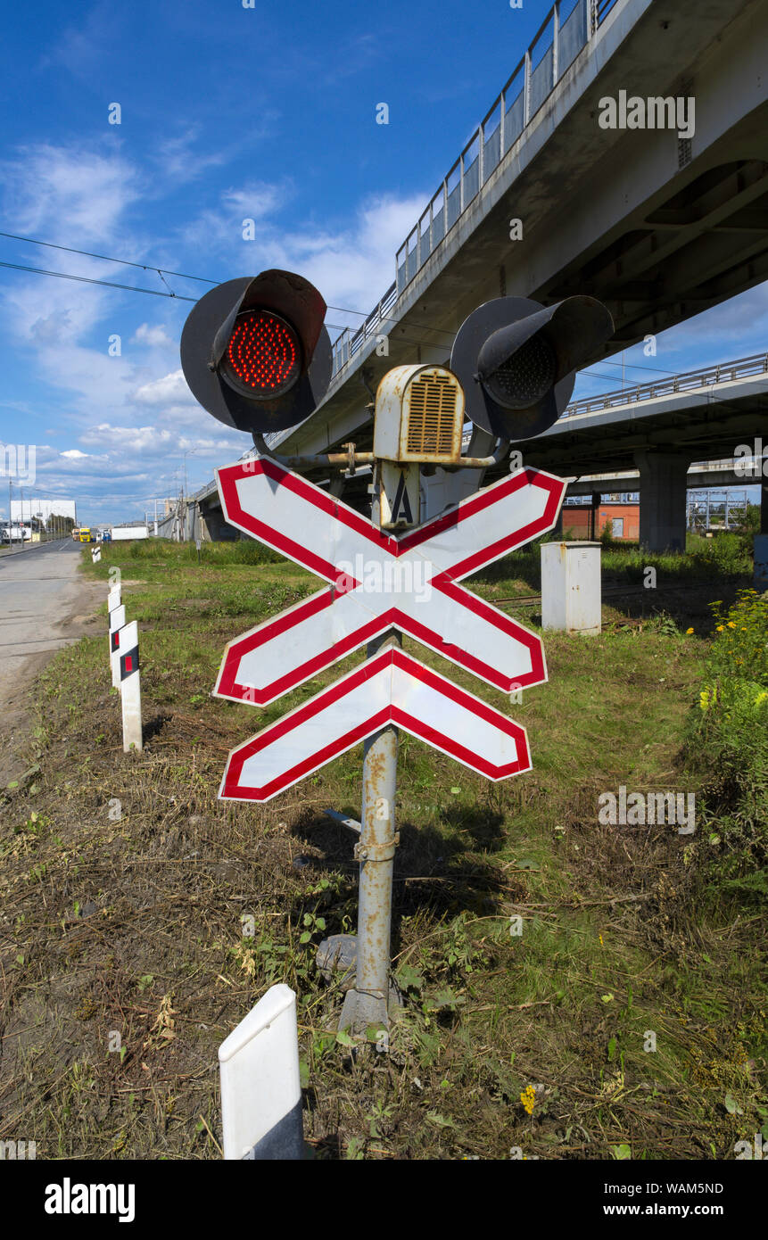 Railroad crossing lights barrier signal hi-res stock photography and ...