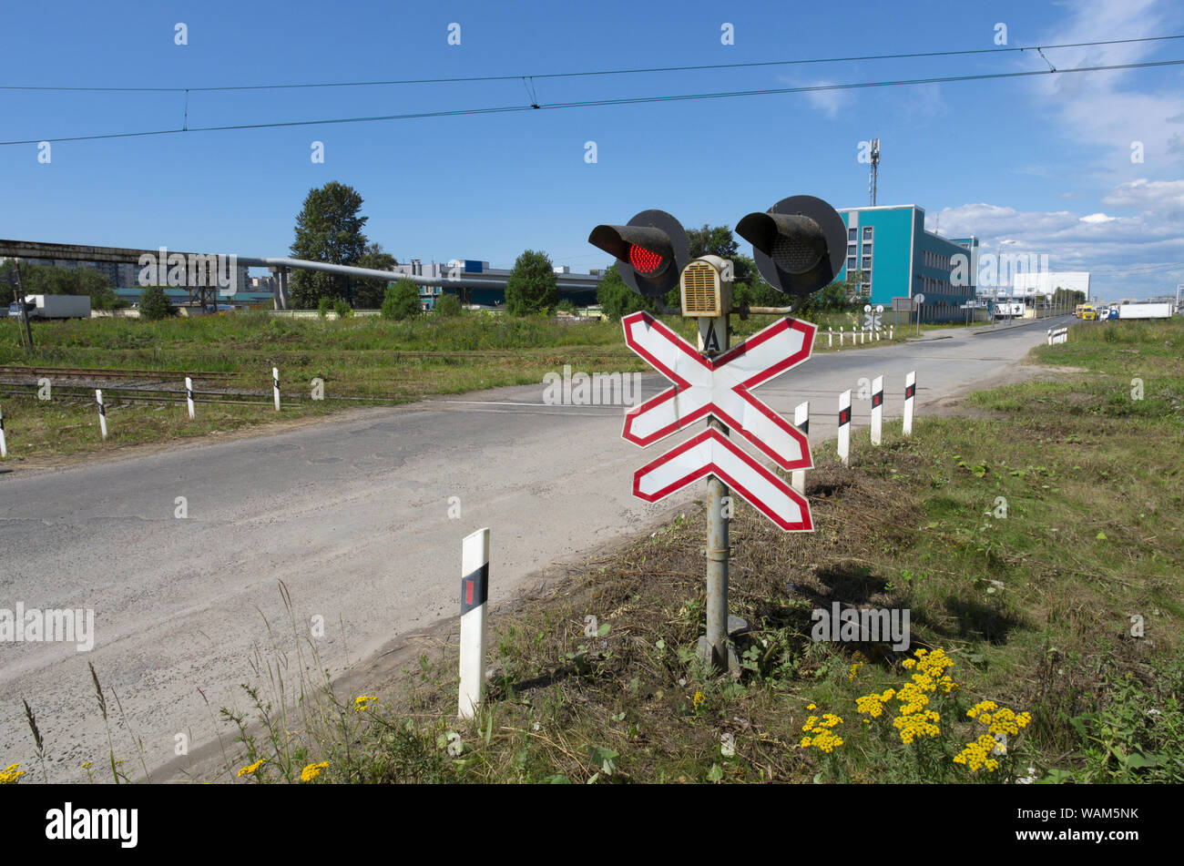 Railroad crossing lights barrier signal hi-res stock photography and ...