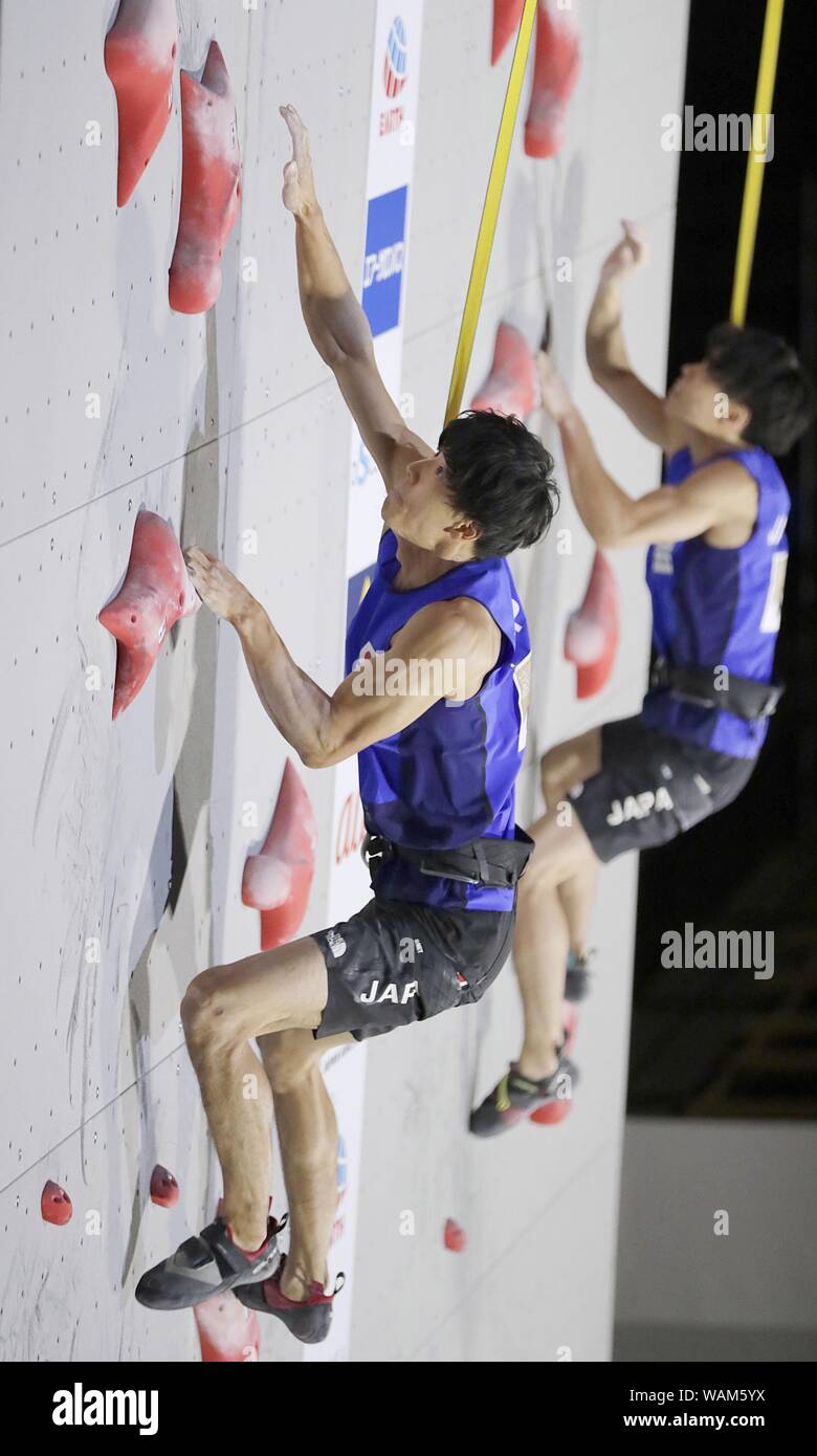 Tokyo, Japan. 21st Aug, 2019. Japan's Kokoro Fujii (L) and Kai Harada ...