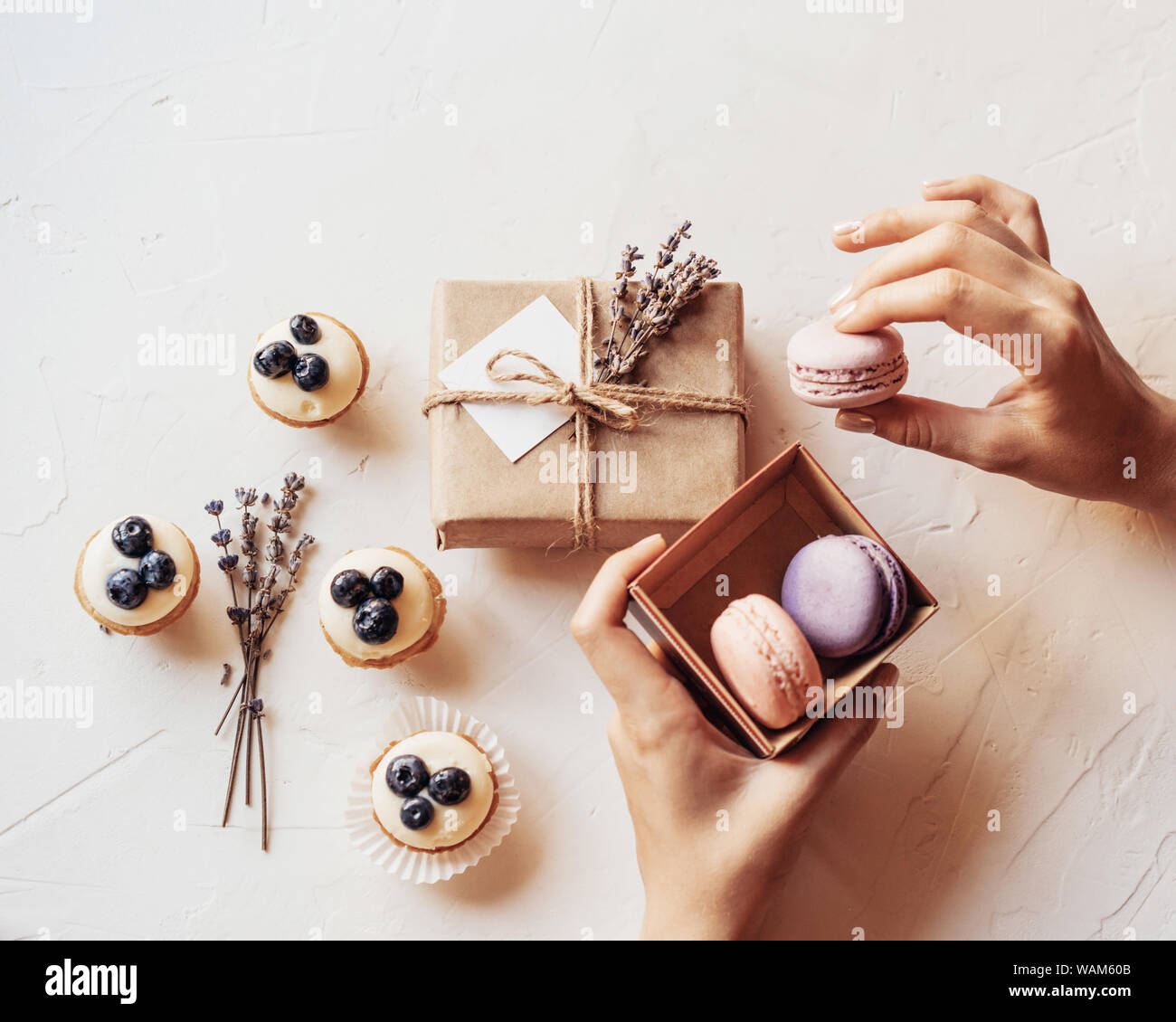 Holding box of cakes hi-res stock photography and images - Alamy