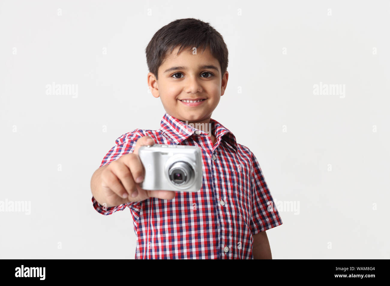 Boy smiling at camera 7 8 years hi-res stock photography and images - Alamy