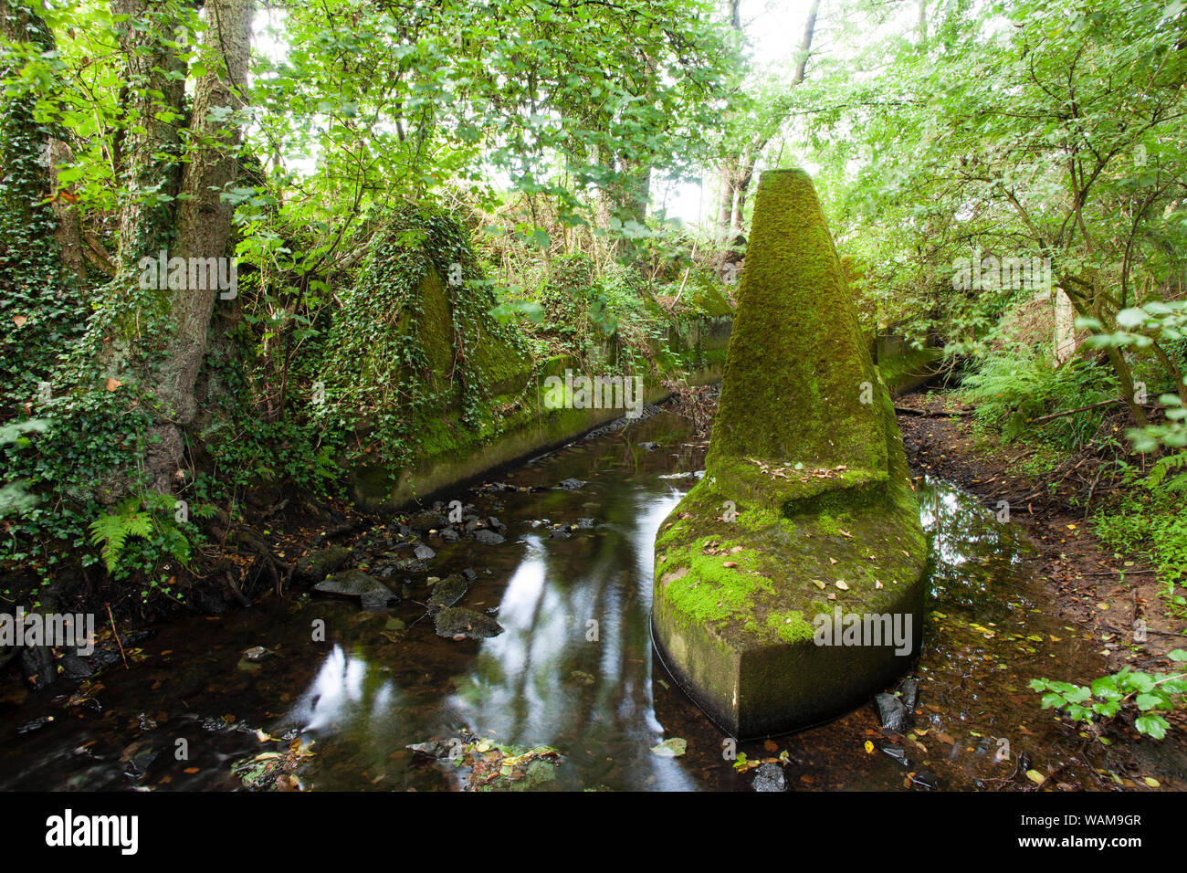Fluss in beton hi-res stock photography and images - Alamy