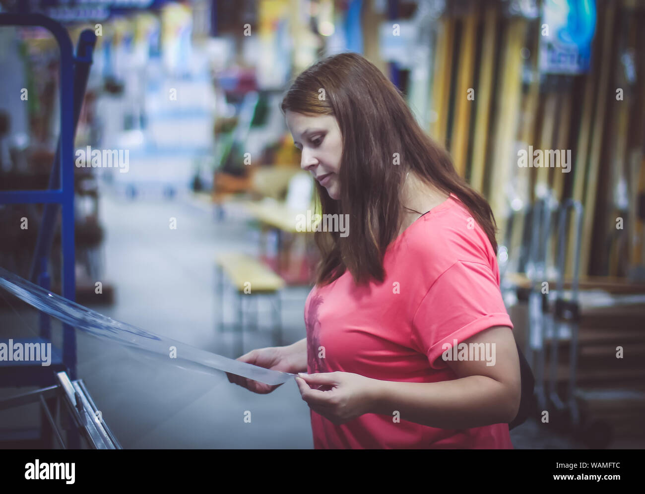 Woman shopping diy shop hi-res stock photography and images - Alamy