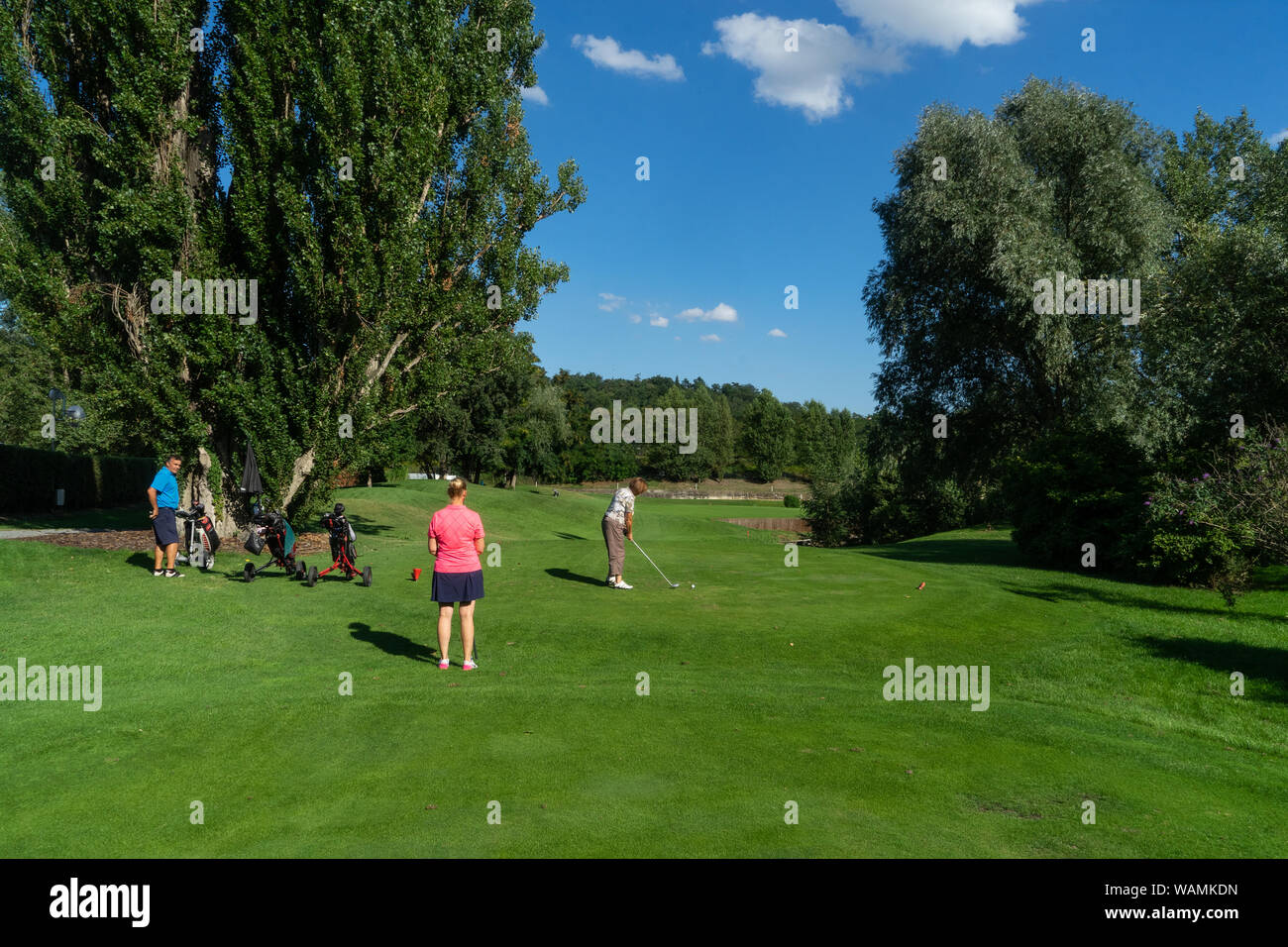 Golf players in the Golf resort Hodkovicky in Prague (CTK Photo/Vaclav ...