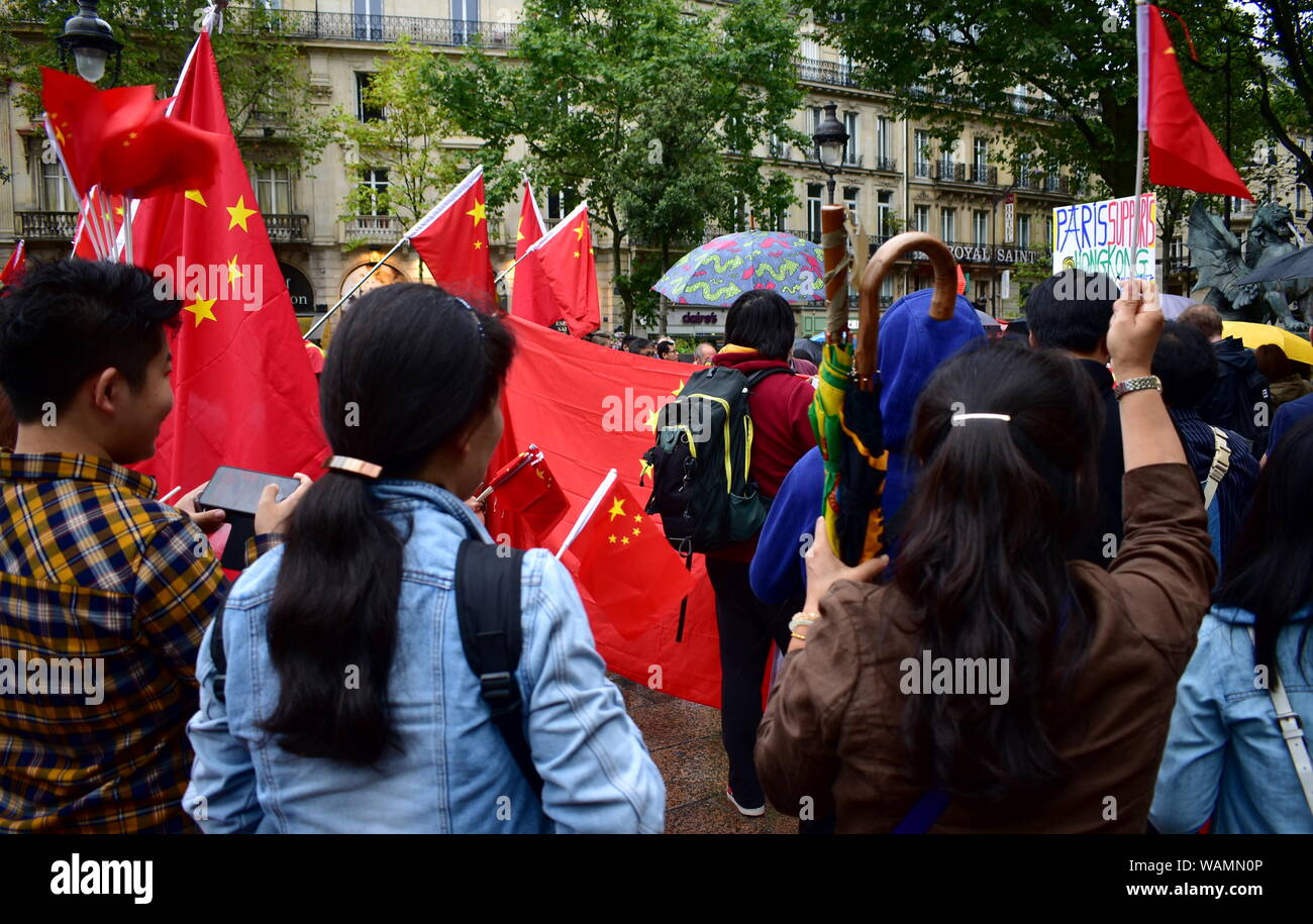 Counter-protesters with chinese flags and demonstrators supporting pro ...