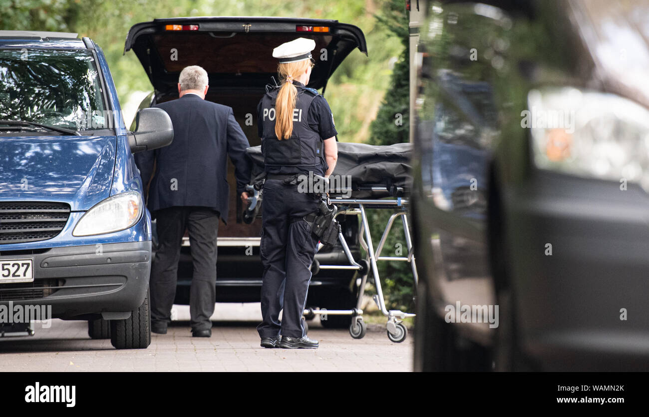 Funeral undertakers hi-res stock photography and images - Alamy