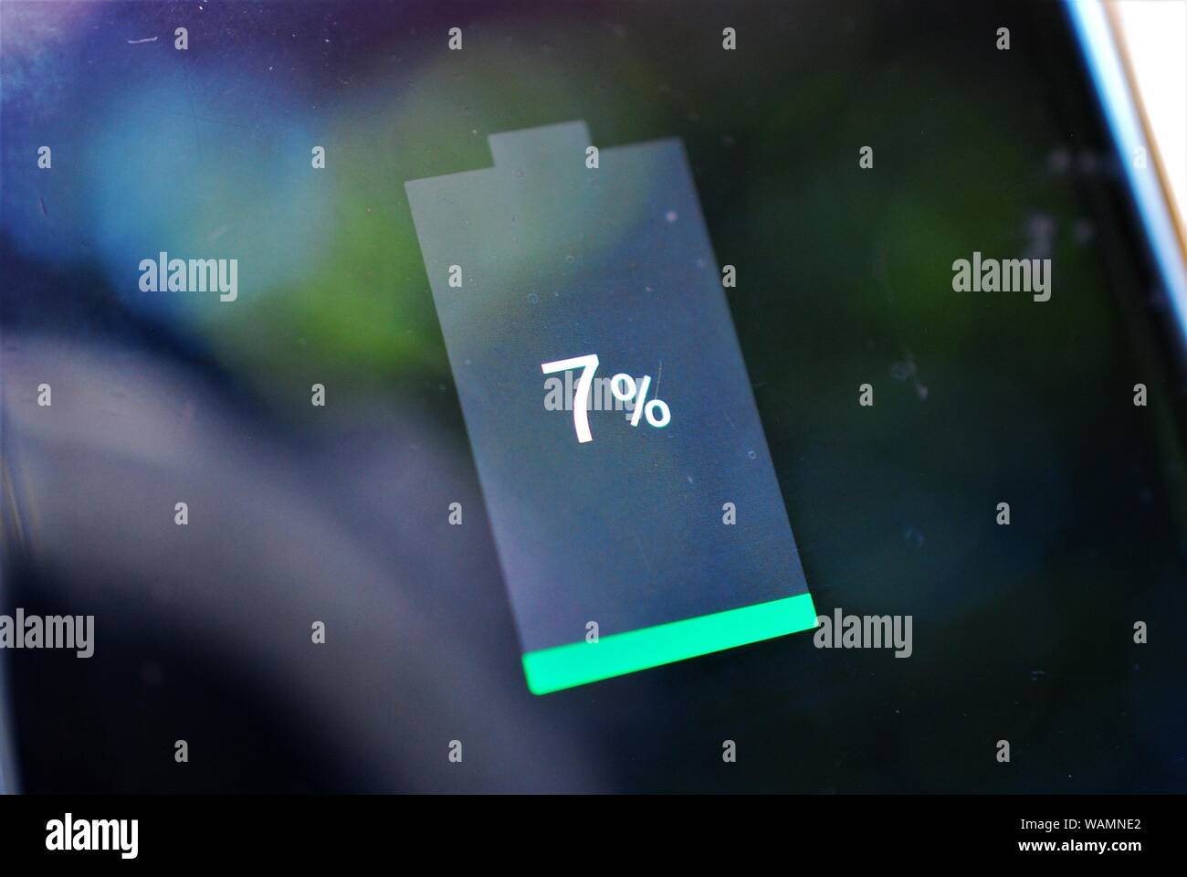 battery level indicator on a smartphone Stock Photo - Alamy