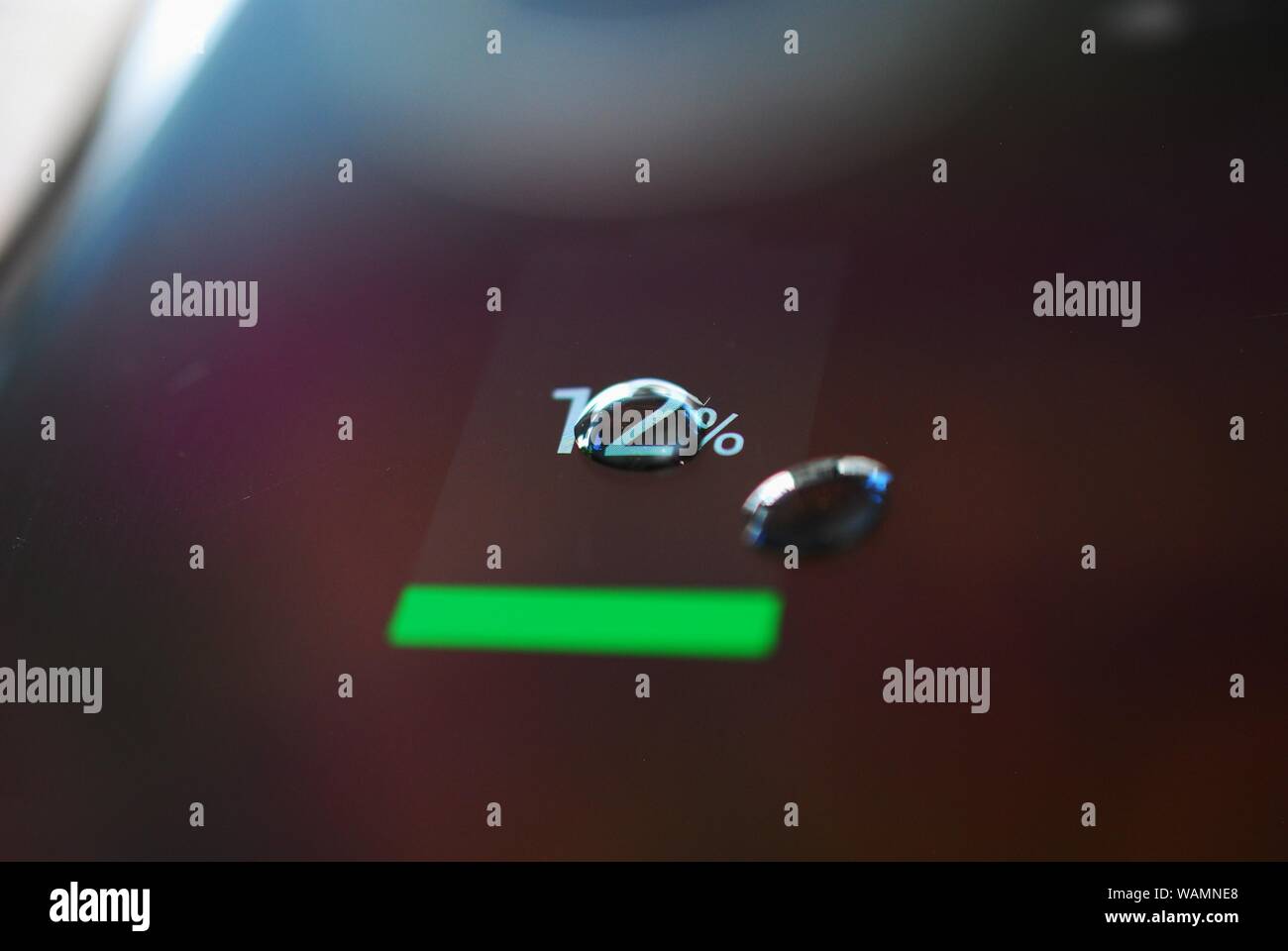 battery level indicator on a smartphone Stock Photo - Alamy