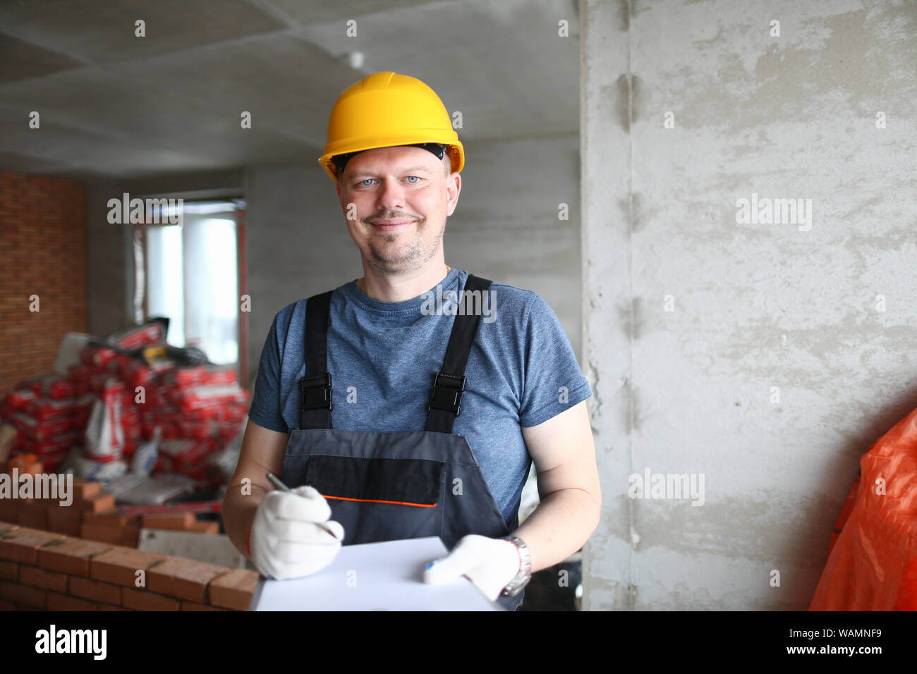 Laughing guy hi-res stock photography and images - Alamy