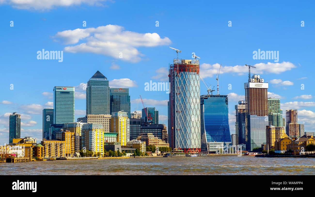 London street light panoramic hi-res stock photography and images - Alamy