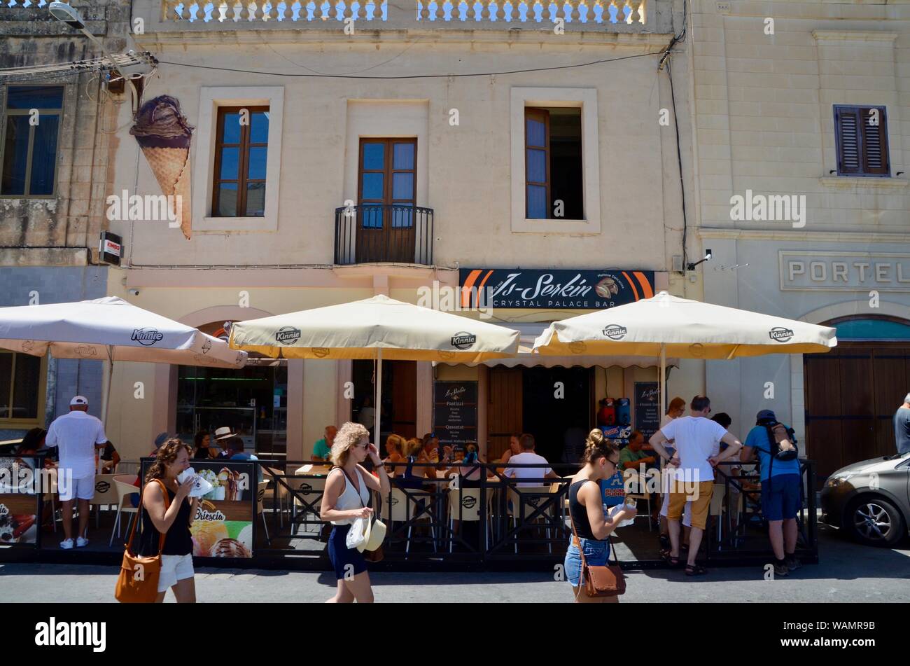 Pastizzi hi-res stock photography and images - Alamy