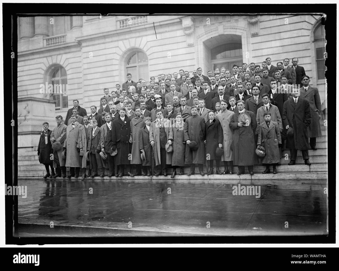 House from front on Cut Out Stock Images & Pictures - Alamy