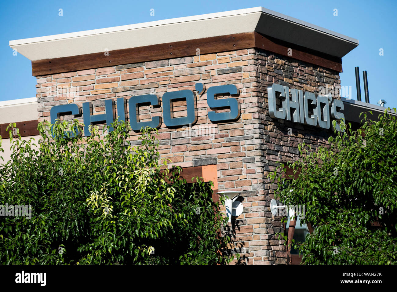Chico's store hi-res stock photography and images - Alamy