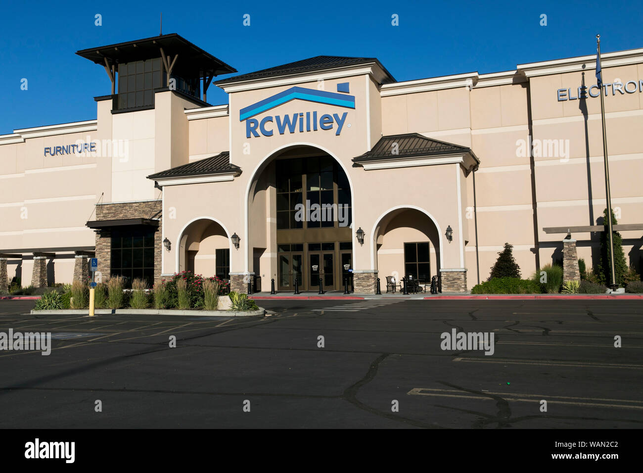 Rc Willey Logo