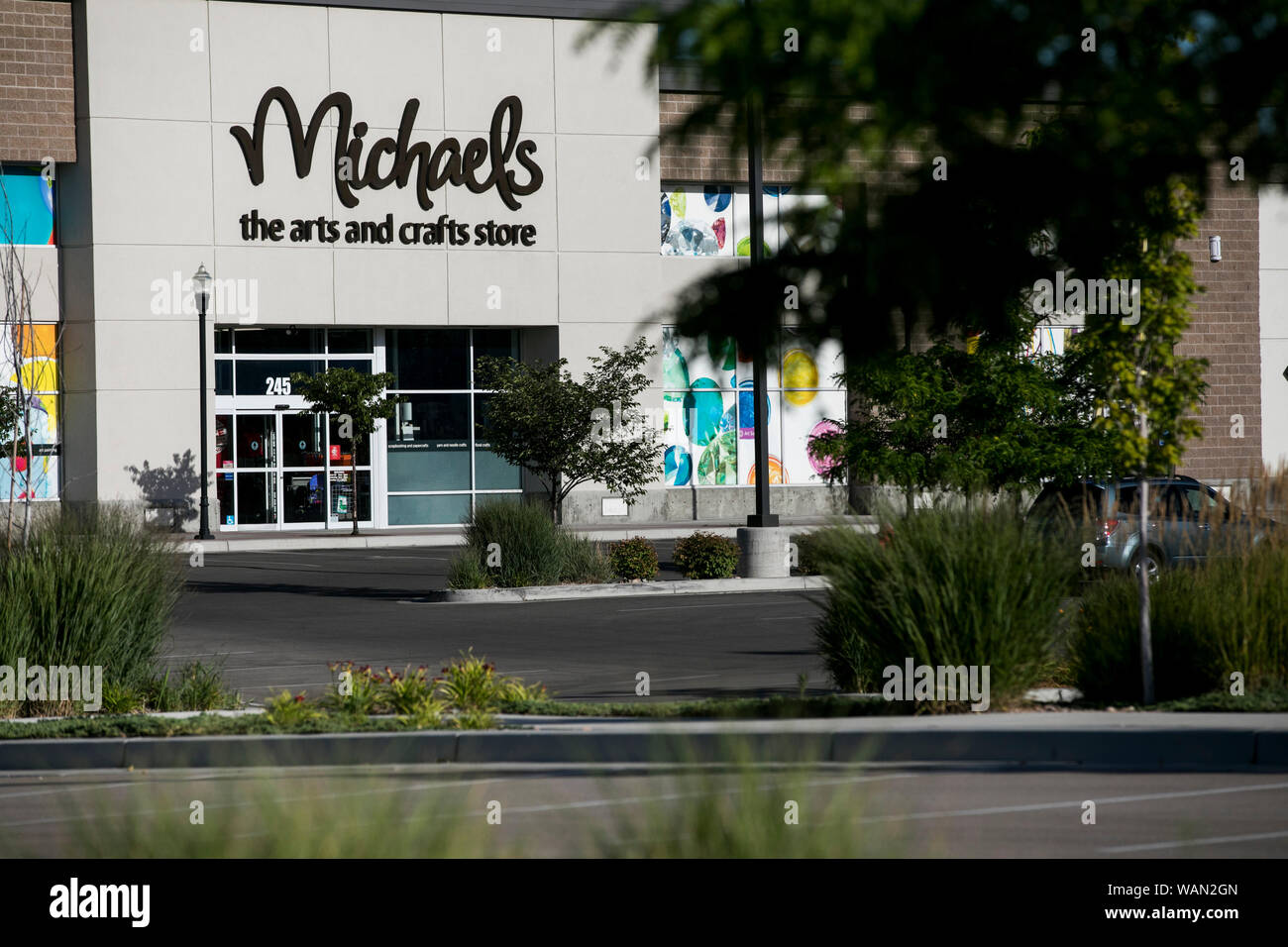 Michaels storefront hi-res stock photography and images - Alamy