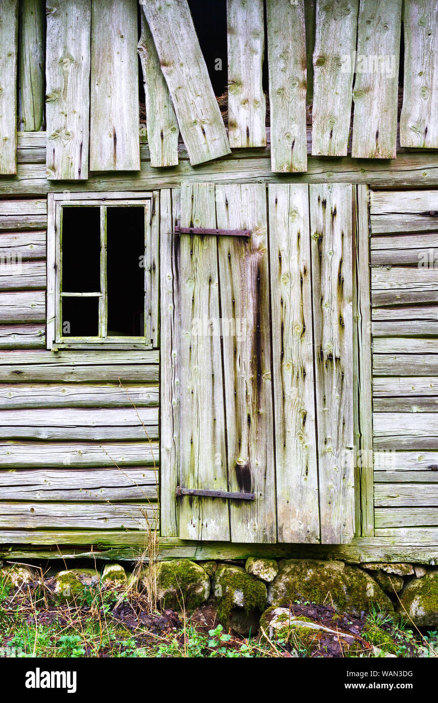 Old spooky weather beaten barn Stock Photo - Alamy