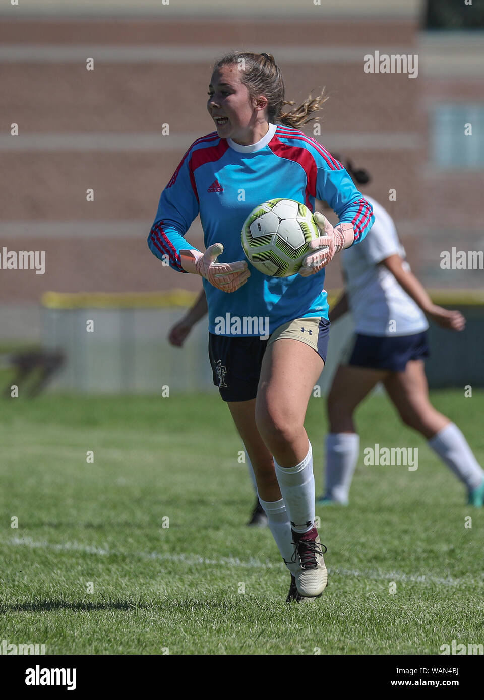 Girls soccer kick hi-res stock photography and images - Alamy