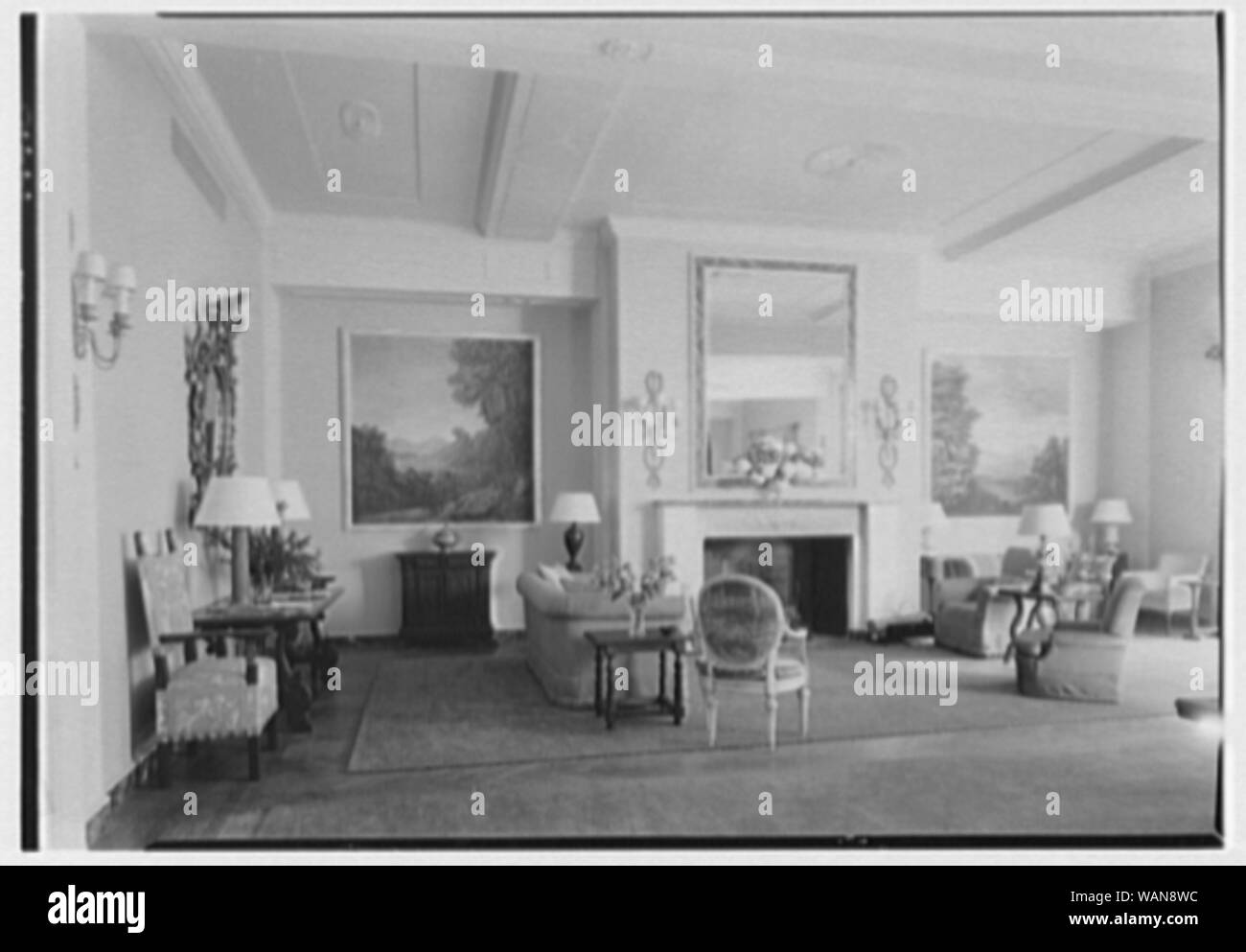 Cosmopolitan elite hi-res stock photography and images - Alamy