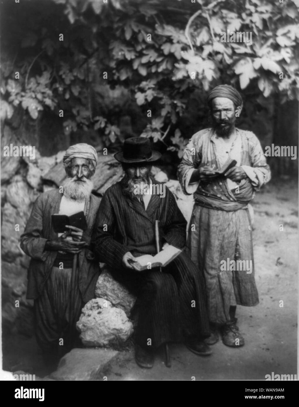 Costumes and characters, etc. Group of old Jews / American Colony ...