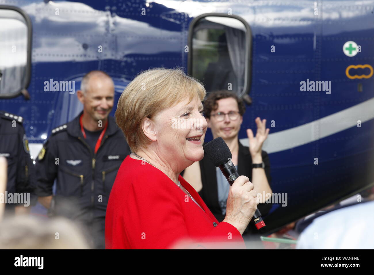 Angela Merkel beim Tag der offenen Tür der Bundesregierung im ...