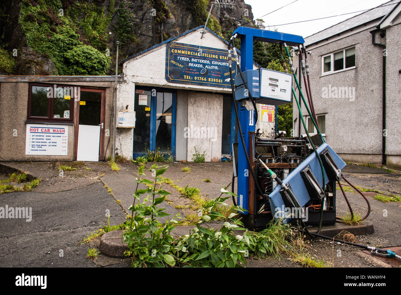 Derelict garage, Ffestiniog, North Wales Stock Photo - Alamy