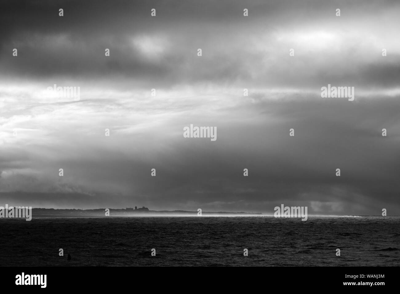 Dunkle wolken Black and White Stock Photos & Images - Alamy
