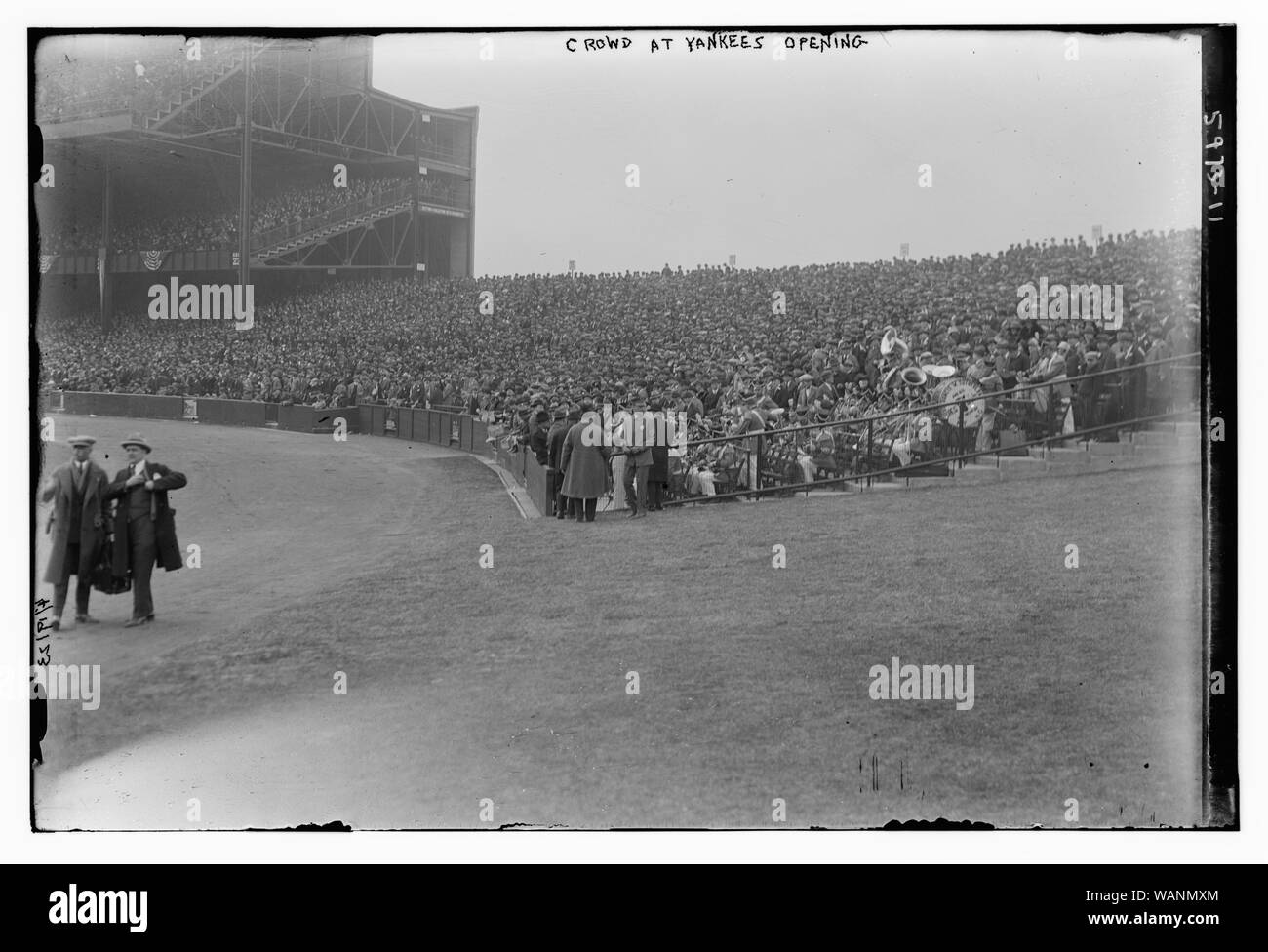 Yankees crowd hi-res stock photography and images - Alamy