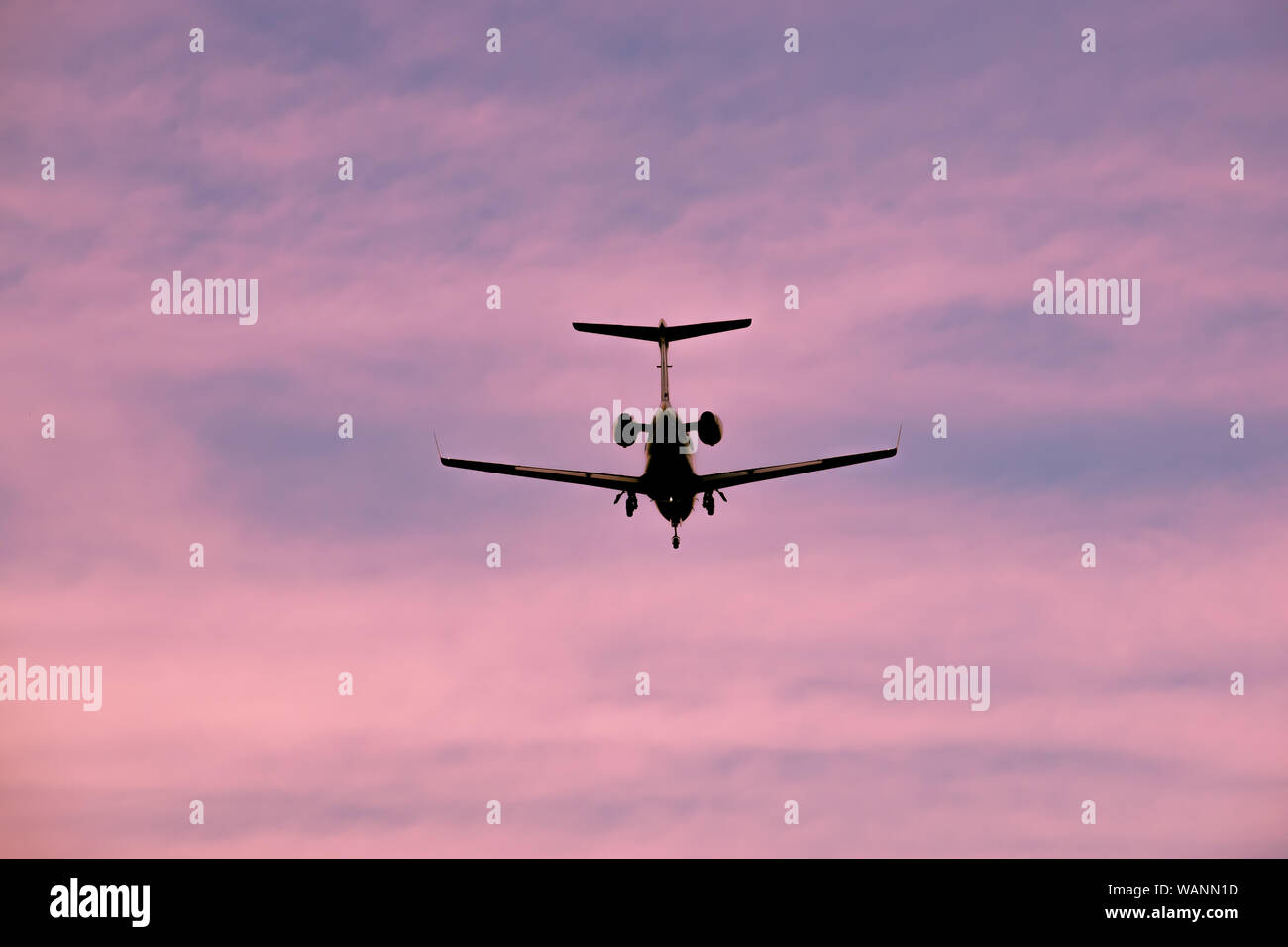 Small jet plane sunset hi-res stock photography and images - Alamy