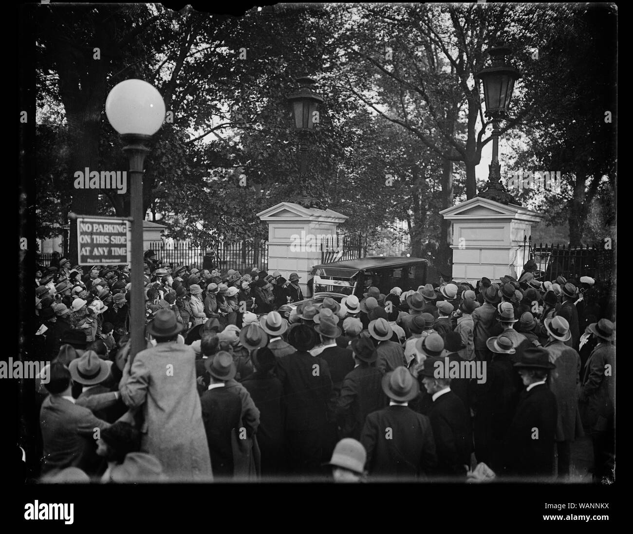 Crowd outside White House gates, Washington, D.C Stock Photo - Alamy