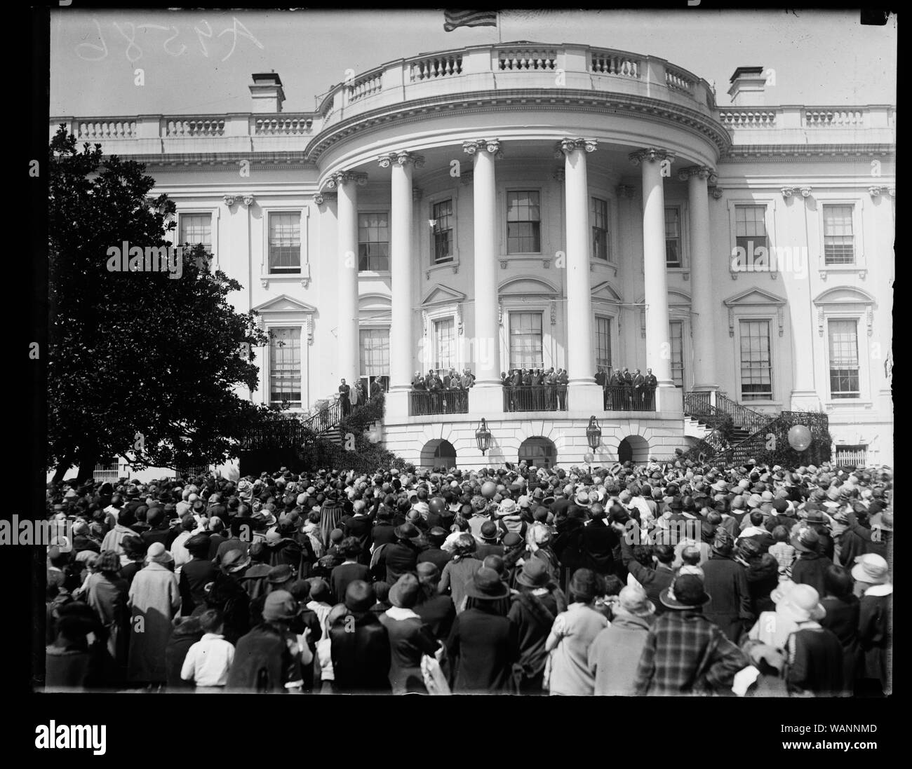 Crowd house Black and White Stock Photos & Images - Alamy