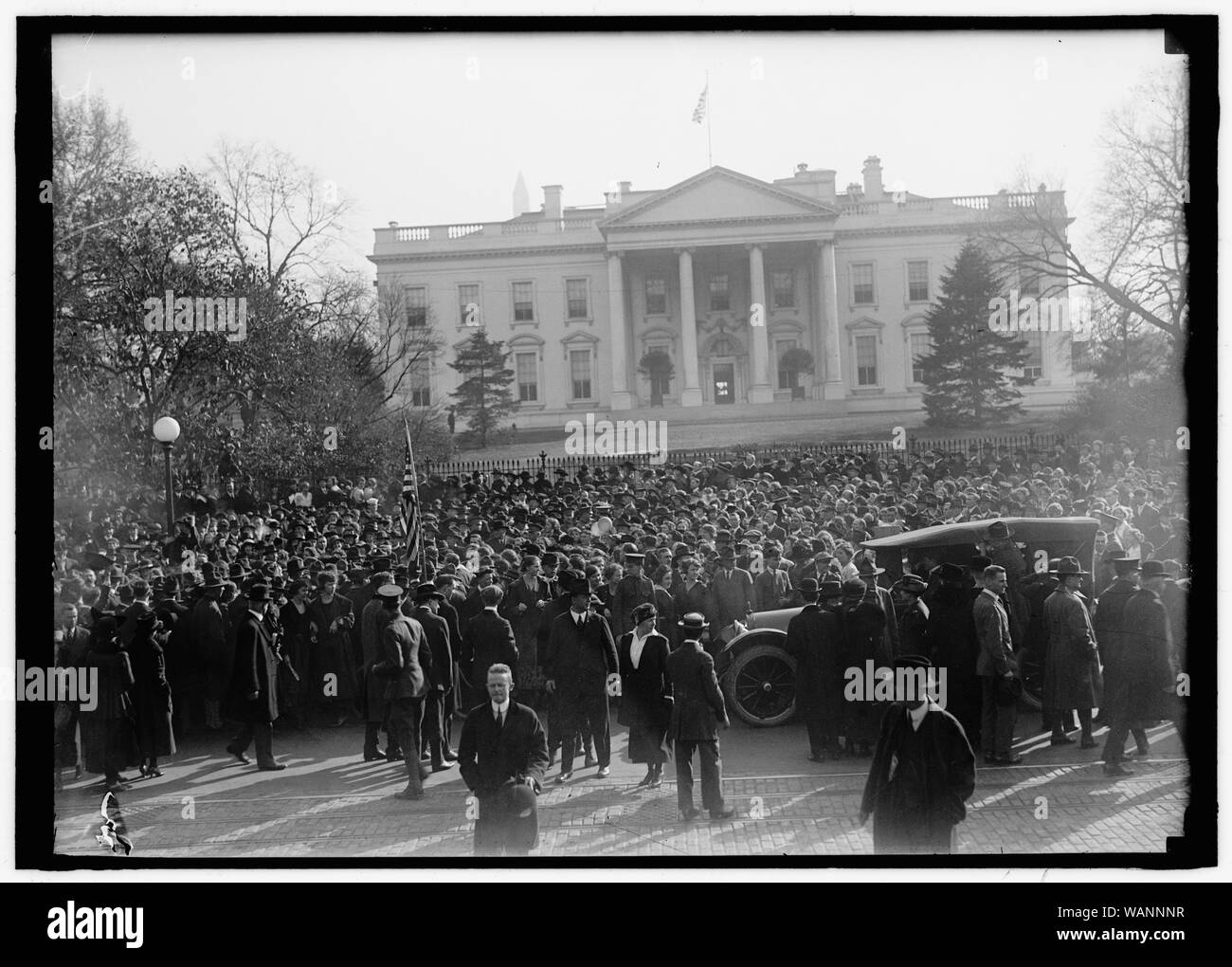 Crowd outside White House Stock Photo - Alamy