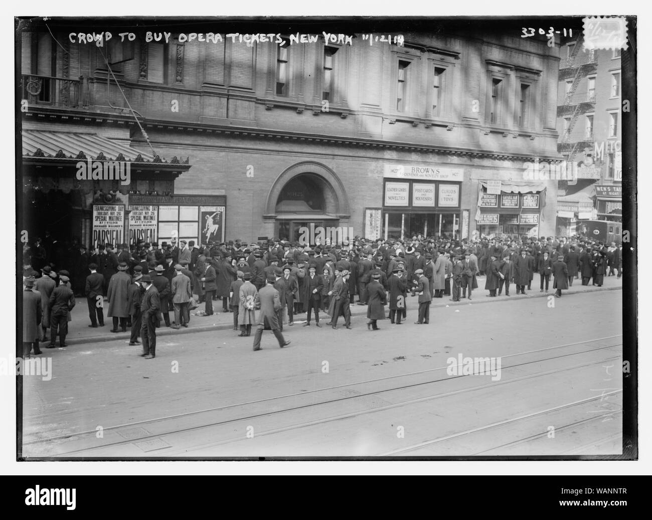 New york metropolitan opera Black and White Stock Photos & Images - Alamy
