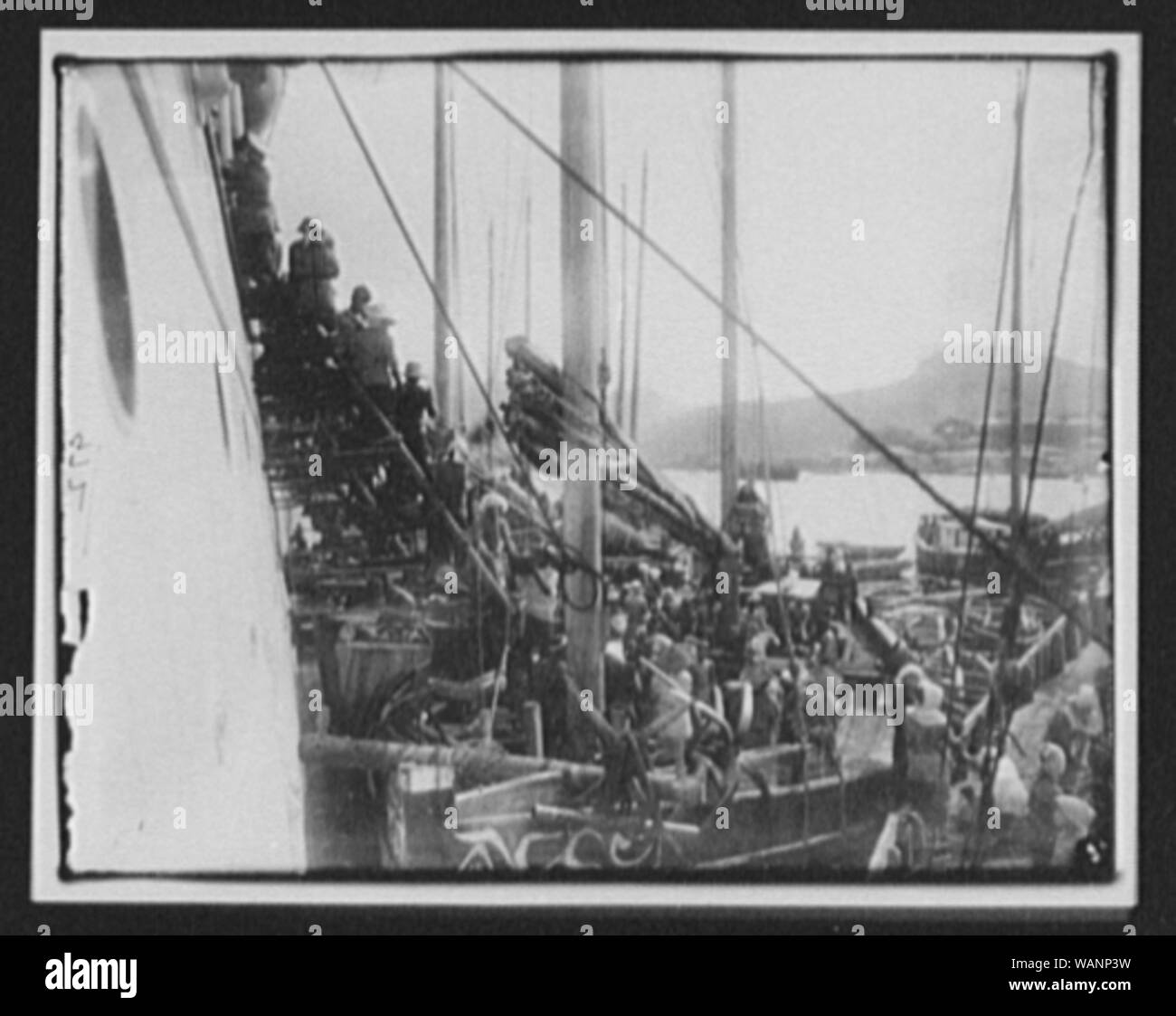 Crowded dock Black and White Stock Photos & Images - Alamy