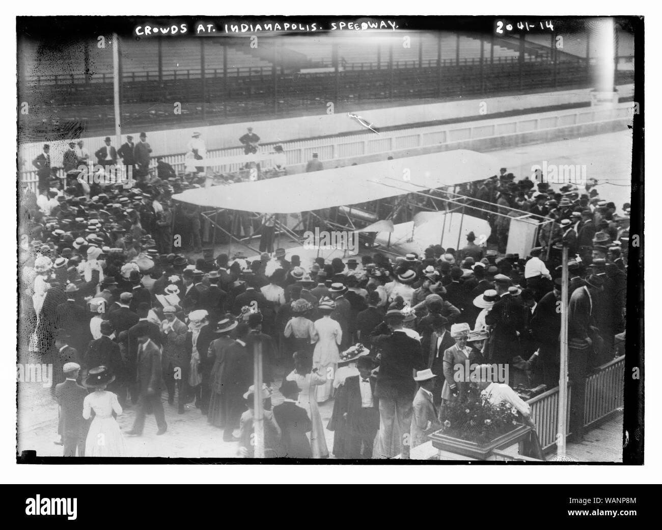 Indianapolis 500 car race Black and White Stock Photos & Images - Alamy