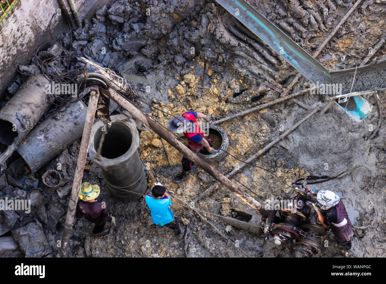 Pile foundation water hi-res stock photography and images - Alamy