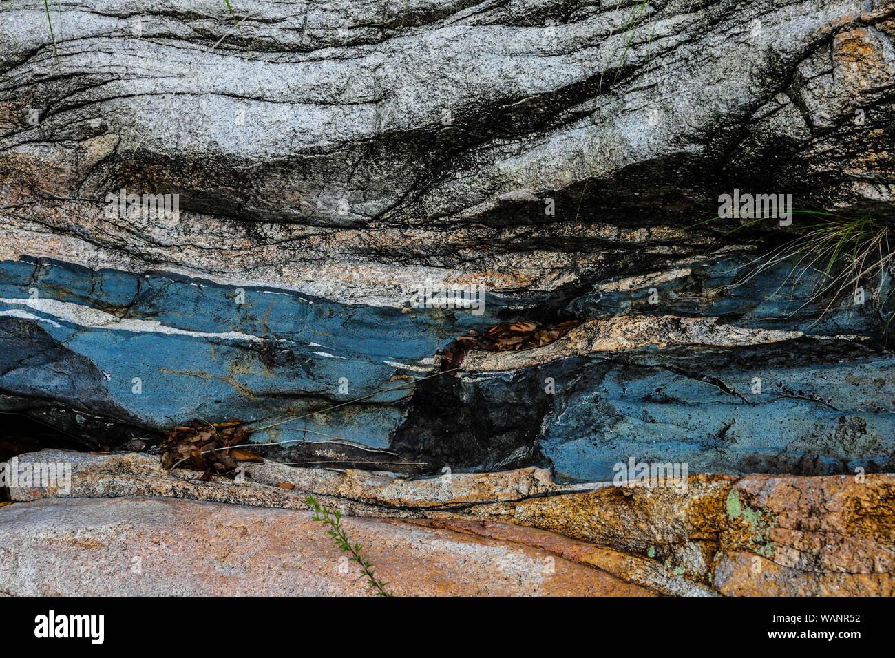 Layers of rock Sierra los Locos, Sonora, Mexico. (Photo: LuisGutierrez ...