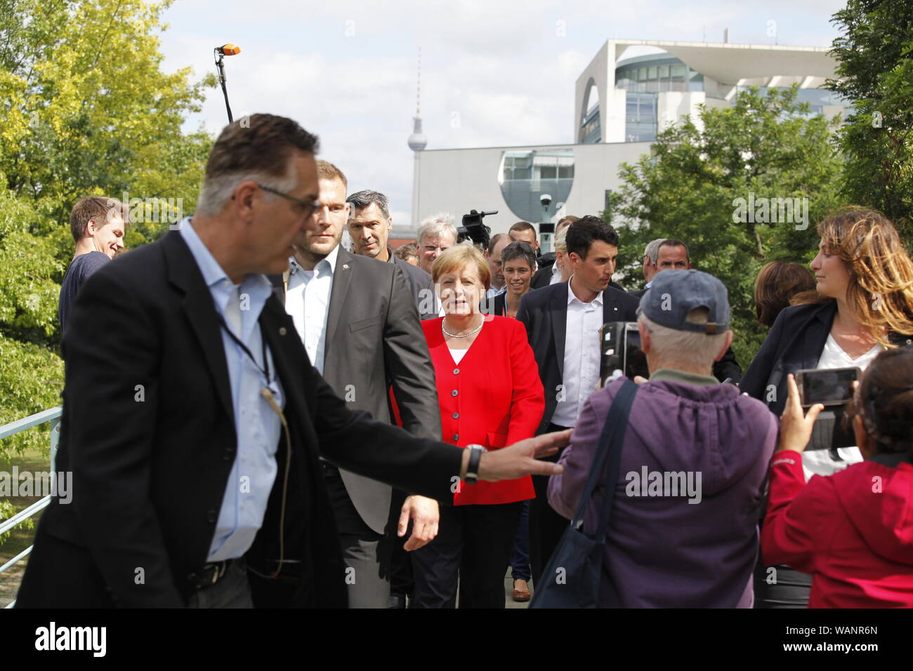Angela Merkel Spaziergang Kanzlergarten 18082019 f Wehnert Stock Photo ...