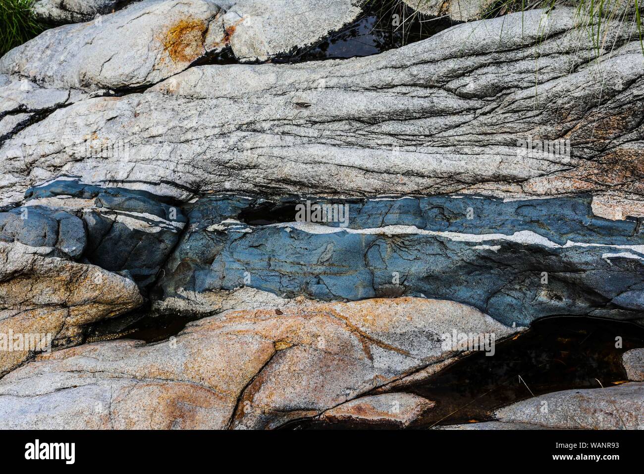 Layers of rock Sierra los Locos, Sonora, Mexico. (Photo: LuisGutierrez ...