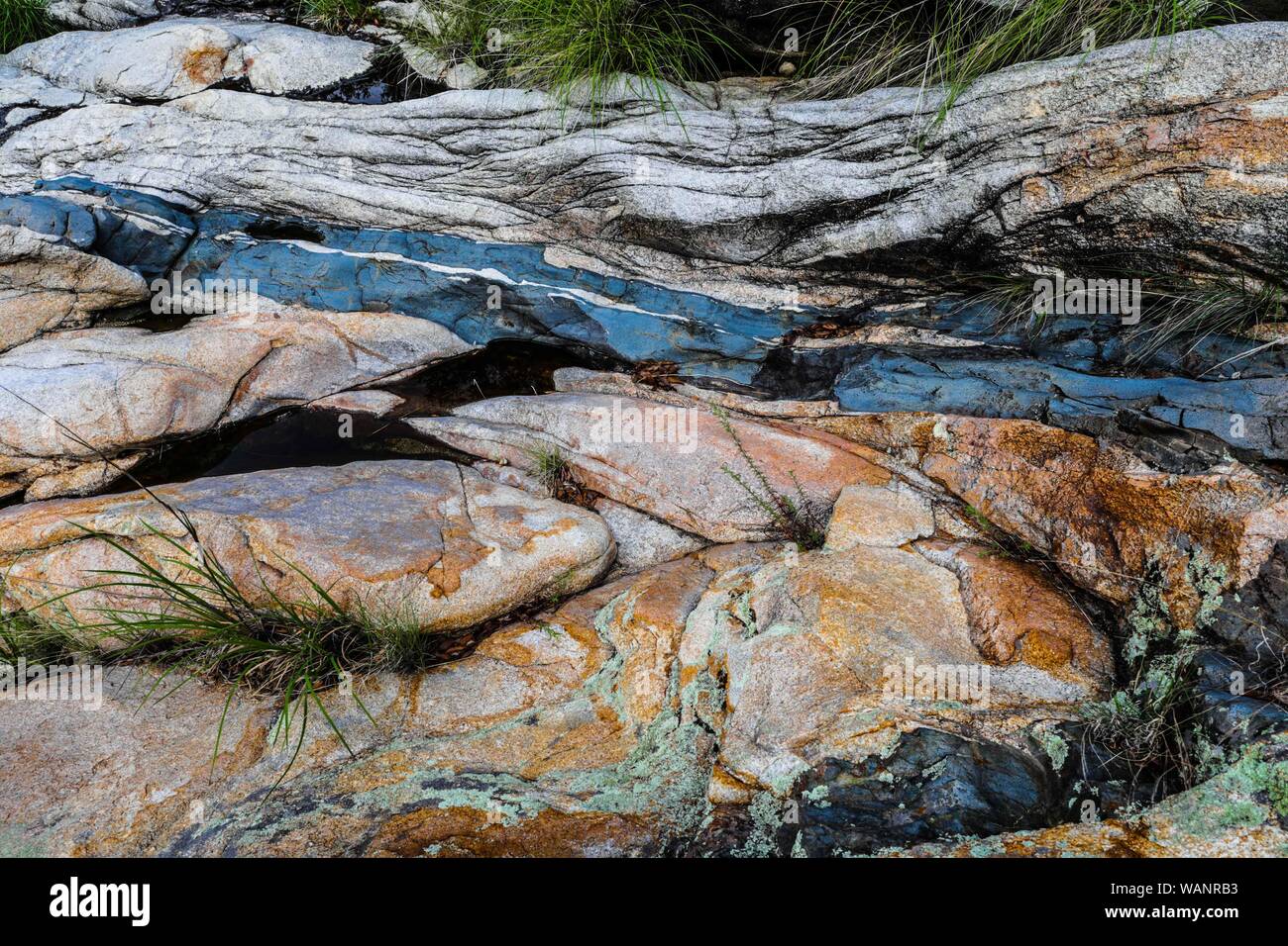 Layers of rock Sierra los Locos, Sonora, Mexico. (Photo: LuisGutierrez ...